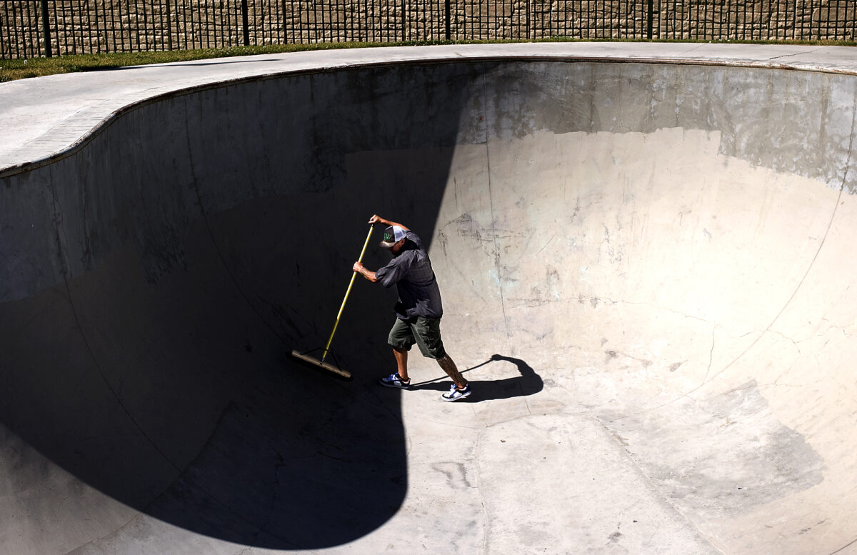 Spock shares love of skating with kids | News, Sports, Jobs - Daily Herald